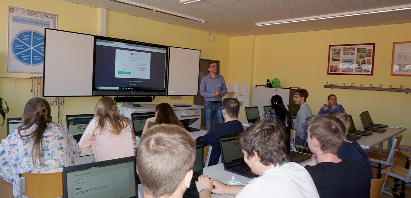 Auf dem Weg in das digitale Klassenzimmer - Das Eldenburg Gymnasium in Lübz | BenQ für ...